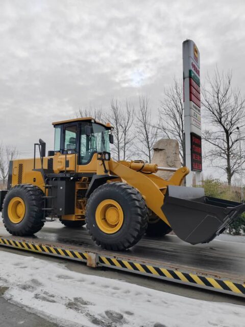 Front end loader machine - RoosWoodMac