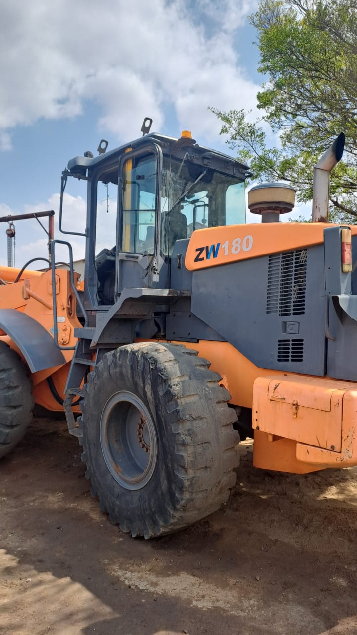 3m3 Hitachi loader - RoosWoodMac